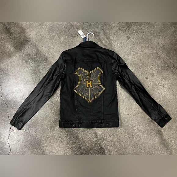 Jackets & Coats | Nwt Harry Potter Hogwarts Crest Denim Jacket Size Xs ...